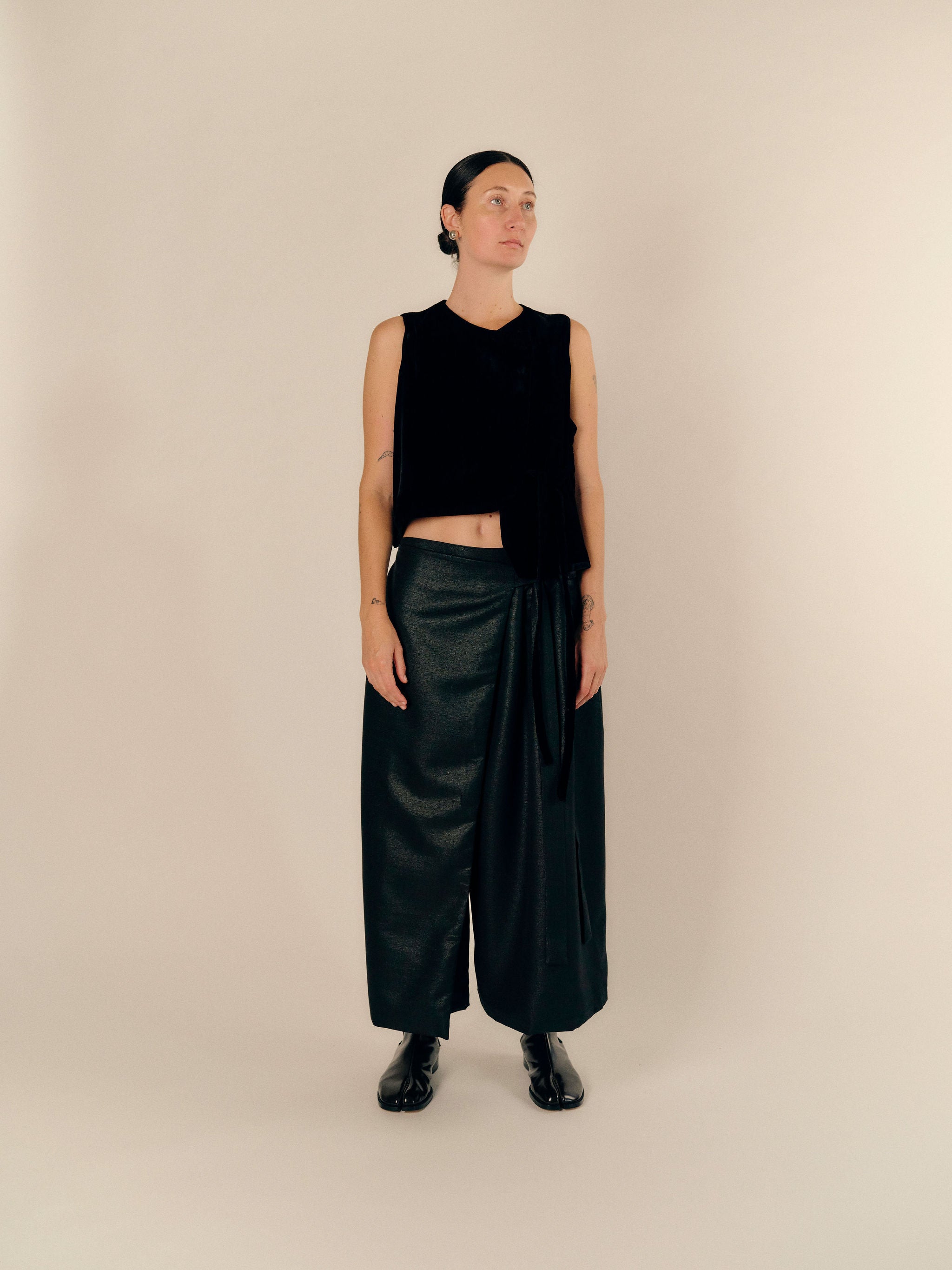 Kita Velvet Vest – Label Label